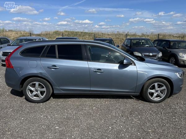 Zils Volvo V60 2016 Giraitė, ar dzinēja tilpumu 2.00 L un nobraukumu 221 tūkst. km par 5450 €, foto 4 vietnē AUTOMOTO.COM.LV