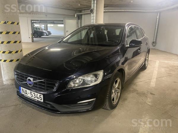 Blue Volvo V60 2016 in Riga, with an engine capacity of 2.00 L and mileage of 232 thousand km for 6800 €, photo 1 on AUTOMOTO.COM.LV
