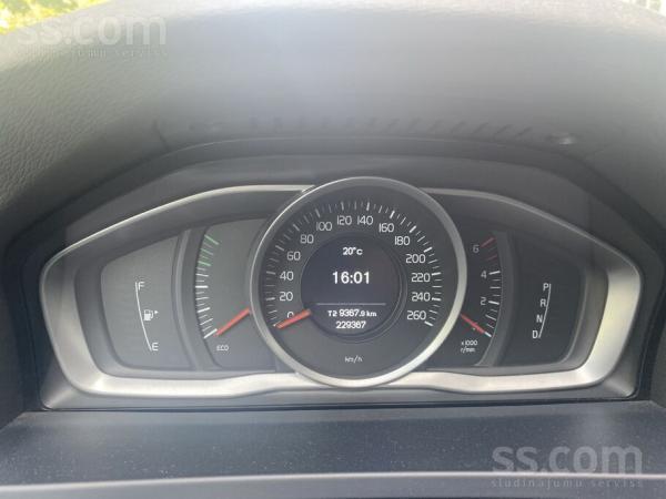 Blue Volvo V60 2016 in Riga, with an engine capacity of 2.00 L and mileage of 232 thousand km for 6800 €, photo 5 on AUTOMOTO.COM.LV