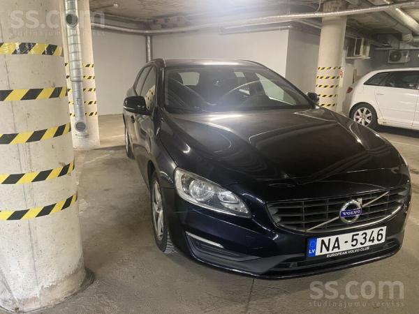 Blue Volvo V60 2016 in Riga, with an engine capacity of 2.00 L and mileage of 232 thousand km for 6800 €, photo 9 on AUTOMOTO.COM.LV