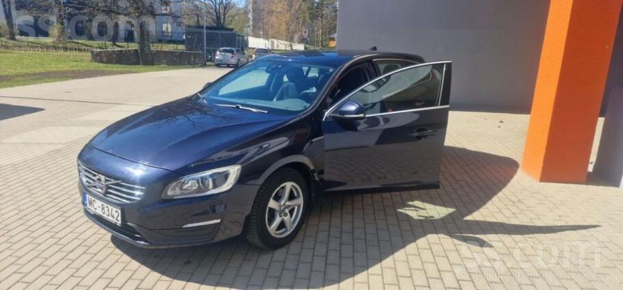 Blue Volvo V60 2016 in Riga, with an engine capacity of 2.00 L and mileage of 160 thousand km for 7500 €, photo 1 on AUTOMOTO.COM.LV