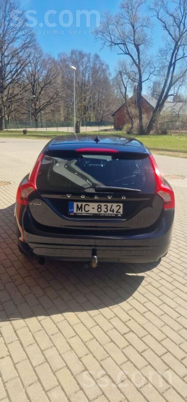 Zils Volvo V60 2016 Rīga, ar dzinēja tilpumu 2.00 L un nobraukumu 160 tūkst. km par 7500 €, foto 6 vietnē AUTOMOTO.COM.LV