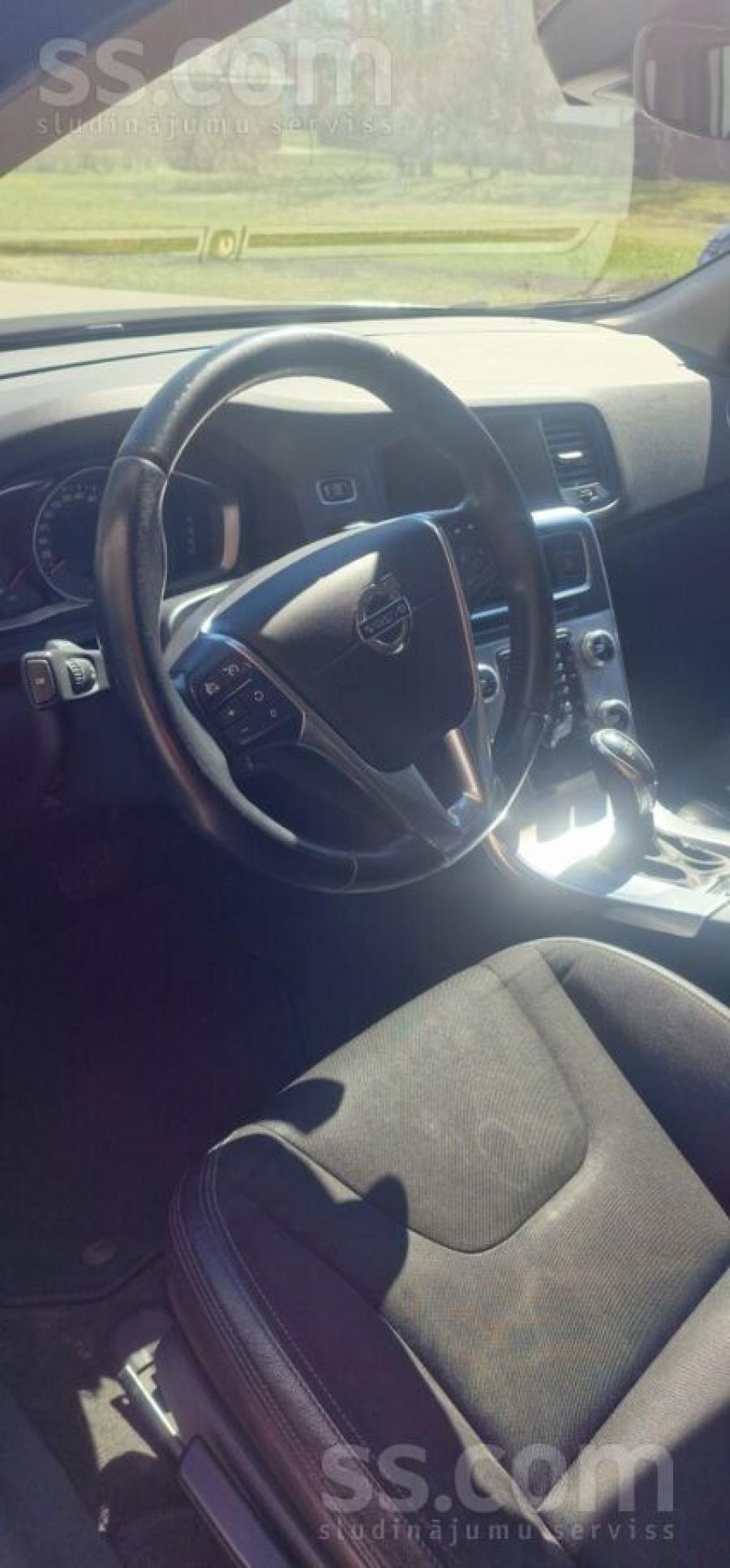 Blue Volvo V60 2016 in Riga, with an engine capacity of 2.00 L and mileage of 160 thousand km for 7500 €, photo 9 on AUTOMOTO.COM.LV