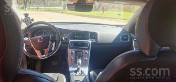 Zils Volvo V60 2016 Rīga, ar dzinēja tilpumu 2.00 L un nobraukumu 160 tūkst. km par 7500 €, foto 10 vietnē AUTOMOTO.COM.LV