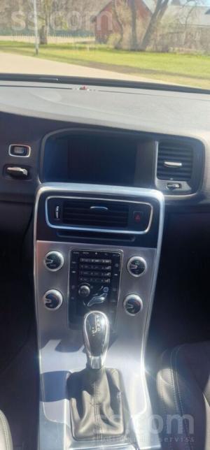 Blue Volvo V60 2016 in Riga, with an engine capacity of 2.00 L and mileage of 160 thousand km for 7500 €, photo 12 on AUTOMOTO.COM.LV