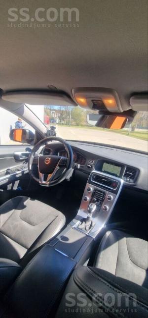 Blue Volvo V60 2016 in Riga, with an engine capacity of 2.00 L and mileage of 160 thousand km for 7500 €, photo 16 on AUTOMOTO.COM.LV