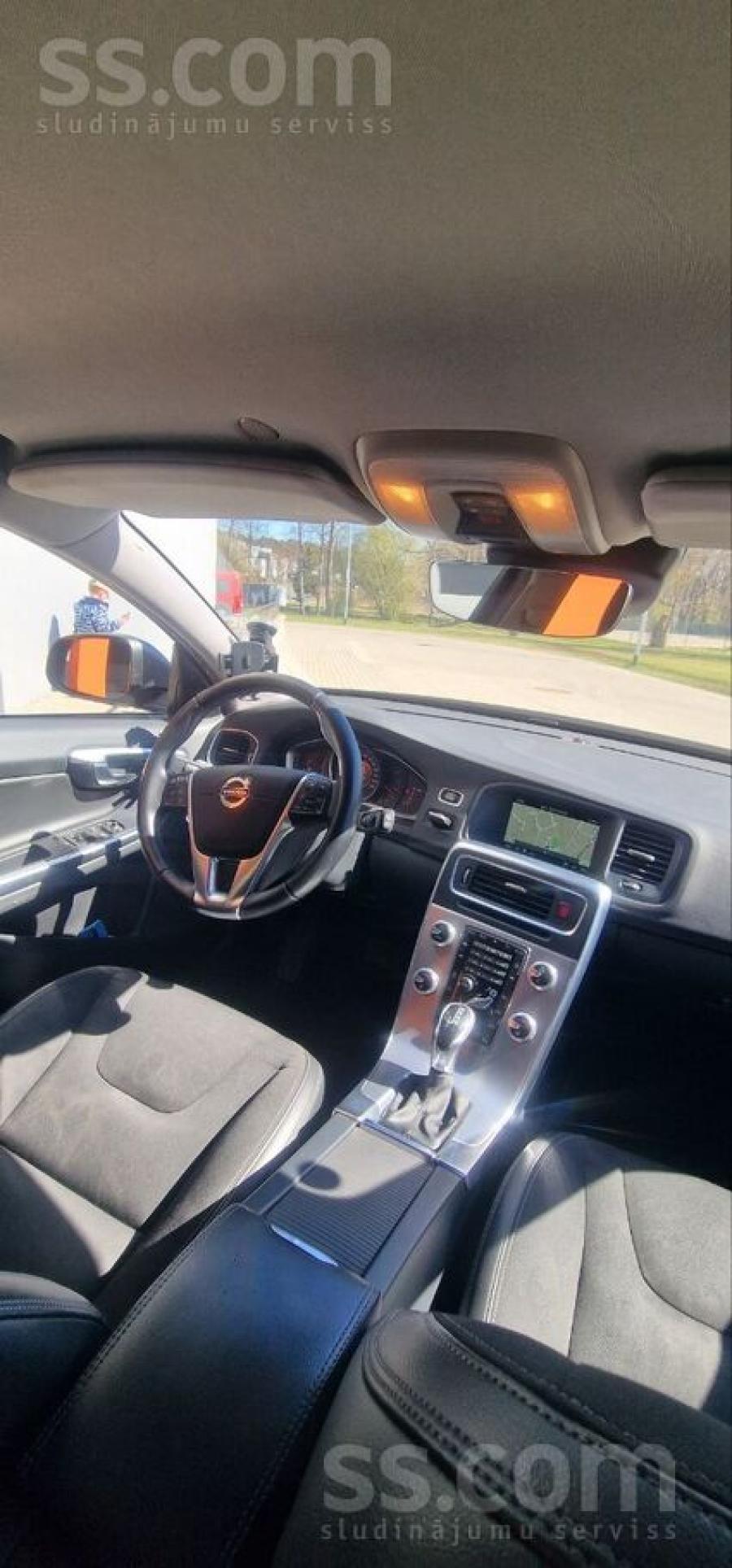 Blue Volvo V60 2016 in Riga, with an engine capacity of 2.00 L and mileage of 160 thousand km for 7500 €, photo 16 on AUTOMOTO.COM.LV