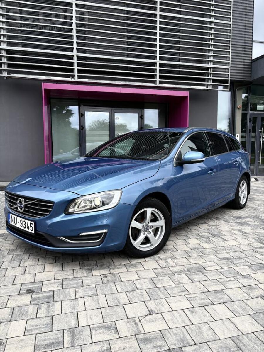 Zils Volvo V60 2016 Rīga, ar dzinēja tilpumu 2.40 L un nobraukumu 182 tūkst. km par 10500 €, foto 7 vietnē AUTOMOTO.COM.LV