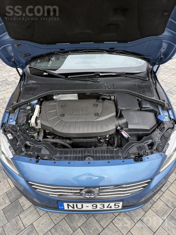 Zils Volvo V60 2016 Rīga, ar dzinēja tilpumu 2.40 L un nobraukumu 182 tūkst. km par 10500 €, foto 10 vietnē AUTOMOTO.COM.LV