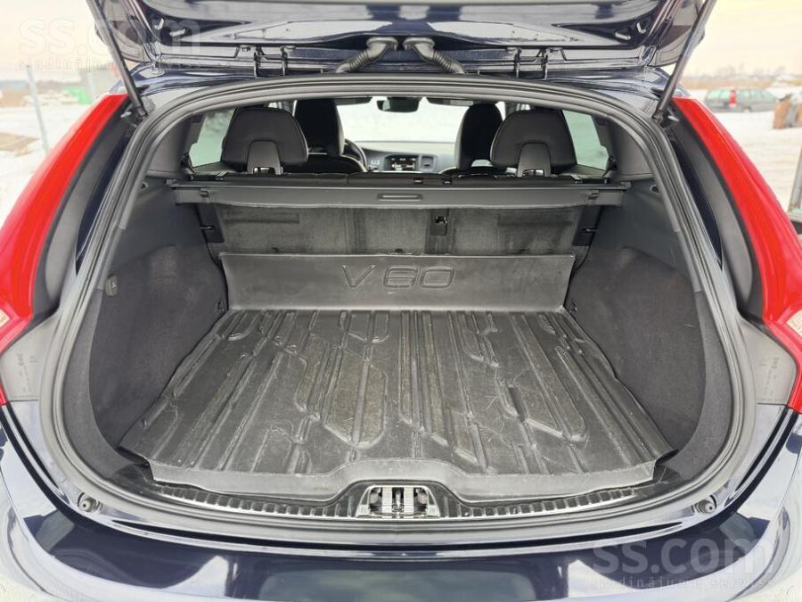 Zils Volvo V60 2016 Rīga, ar dzinēja tilpumu 2.00 L un nobraukumu 204 tūkst. km par 9995 €, foto 6 vietnē AUTOMOTO.COM.LV