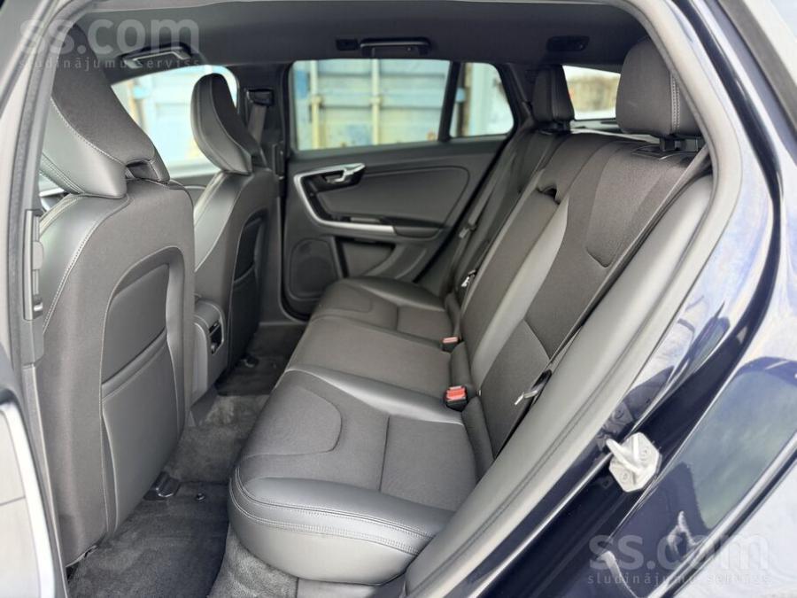 Zils Volvo V60 2016 Rīga, ar dzinēja tilpumu 2.00 L un nobraukumu 204 tūkst. km par 9995 €, foto 8 vietnē AUTOMOTO.COM.LV