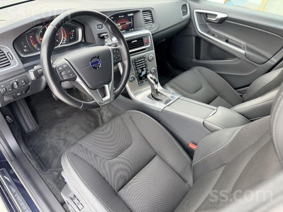Zils Volvo V60 2016 Rīga, ar dzinēja tilpumu 2.00 L un nobraukumu 204 tūkst. km par 9995 €, foto 10 vietnē AUTOMOTO.COM.LV
