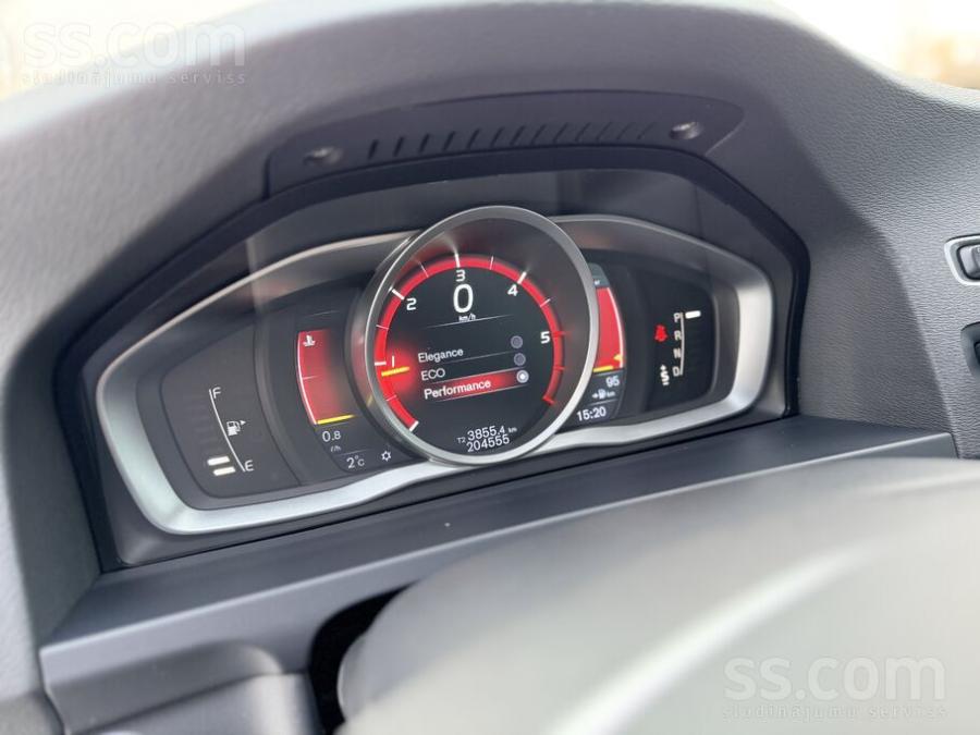 Zils Volvo V60 2016 Rīga, ar dzinēja tilpumu 2.00 L un nobraukumu 204 tūkst. km par 9995 €, foto 18 vietnē AUTOMOTO.COM.LV