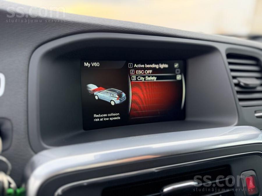 Zils Volvo V60 2016 Rīga, ar dzinēja tilpumu 2.00 L un nobraukumu 204 tūkst. km par 9995 €, foto 24 vietnē AUTOMOTO.COM.LV