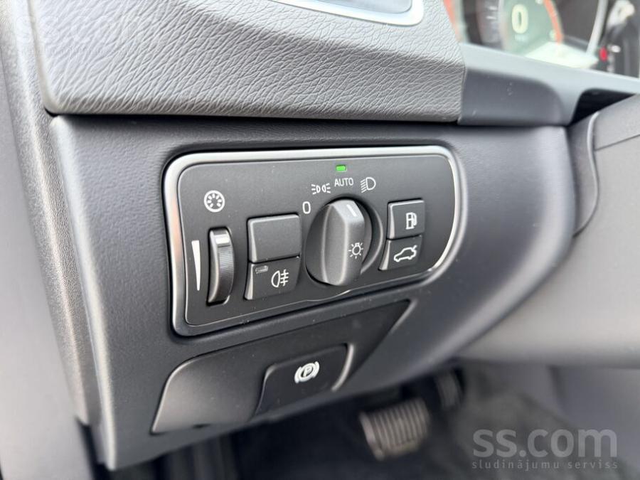 Zils Volvo V60 2016 Rīga, ar dzinēja tilpumu 2.00 L un nobraukumu 204 tūkst. km par 9995 €, foto 29 vietnē AUTOMOTO.COM.LV
