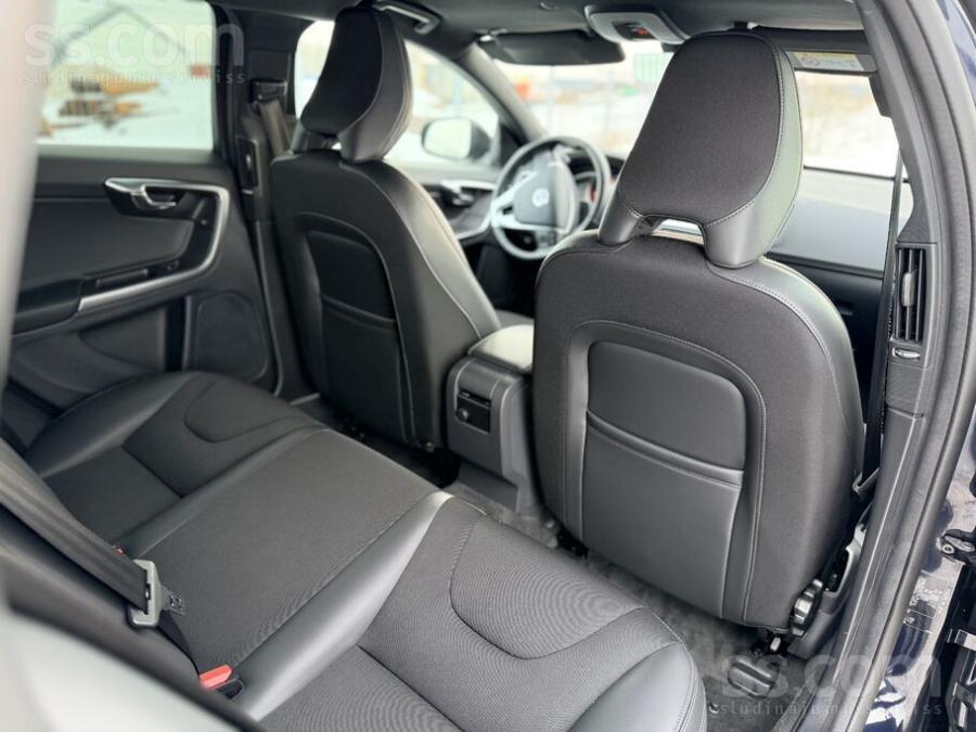 Zils Volvo V60 2016 Rīga, ar dzinēja tilpumu 2.00 L un nobraukumu 204 tūkst. km par 9995 €, foto 31 vietnē AUTOMOTO.COM.LV