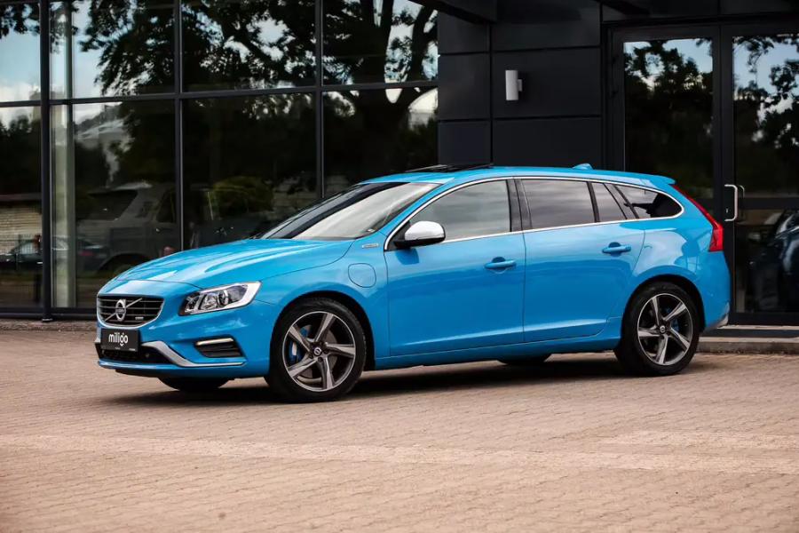 Zils Volvo V60 2016 Jelgava, ar dzinēja tilpumu 2.40 L un nobraukumu 277 tūkst. km par 10500 €, foto 4 vietnē AUTOMOTO.COM.LV