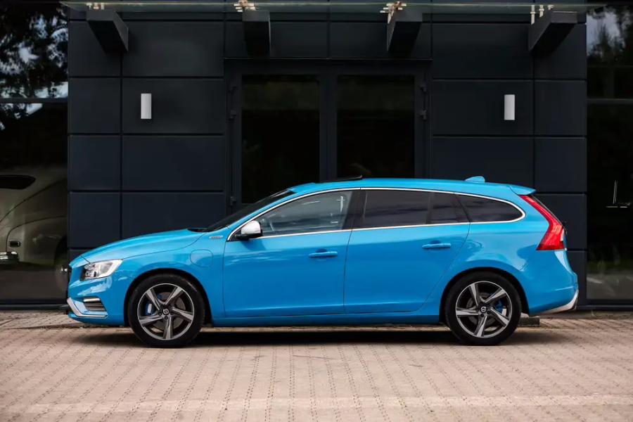 Zils Volvo V60 2016 Jelgava, ar dzinēja tilpumu 2.40 L un nobraukumu 277 tūkst. km par 10500 €, foto 14 vietnē AUTOMOTO.COM.LV