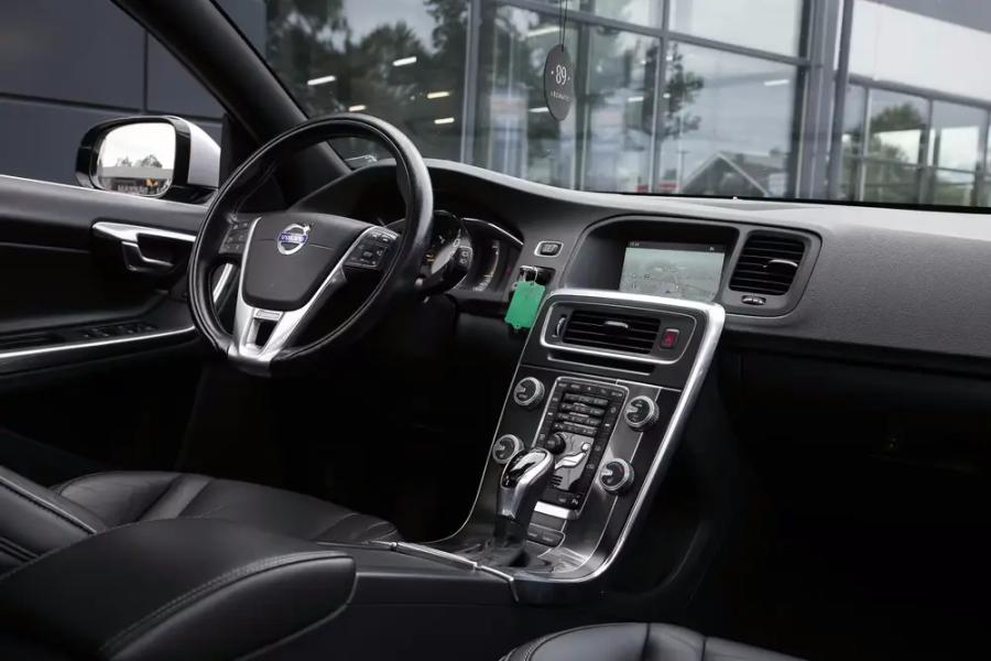 Zils Volvo V60 2016 Jelgava, ar dzinēja tilpumu 2.40 L un nobraukumu 277 tūkst. km par 10500 €, foto 20 vietnē AUTOMOTO.COM.LV