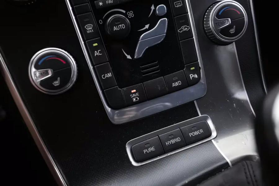 Zils Volvo V60 2016 Jelgava, ar dzinēja tilpumu 2.40 L un nobraukumu 277 tūkst. km par 10500 €, foto 27 vietnē AUTOMOTO.COM.LV