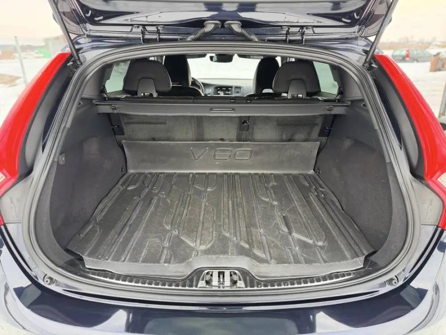 Zils Volvo V60 2016 Rīga, ar dzinēja tilpumu 2.00 L un nobraukumu 204 tūkst. km par 9995 €, foto 6 vietnē AUTOMOTO.COM.LV