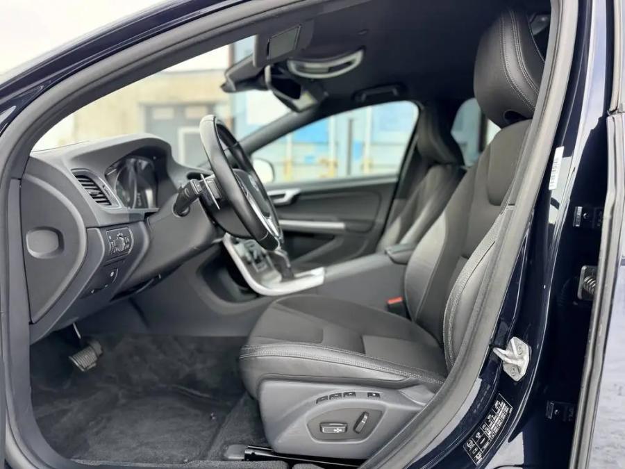 Zils Volvo V60 2016 Rīga, ar dzinēja tilpumu 2.00 L un nobraukumu 204 tūkst. km par 9995 €, foto 12 vietnē AUTOMOTO.COM.LV