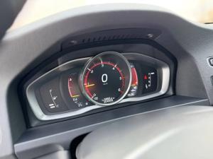 Zils Volvo V60 2016 Rīga, ar dzinēja tilpumu 2.00 L un nobraukumu 204 tūkst. km par 9995 €, foto 14 vietnē AUTOMOTO.COM.LV