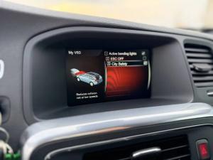 Zils Volvo V60 2016 Rīga, ar dzinēja tilpumu 2.00 L un nobraukumu 204 tūkst. km par 9995 €, foto 23 vietnē AUTOMOTO.COM.LV