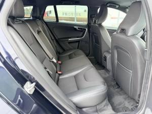 Zils Volvo V60 2016 Rīga, ar dzinēja tilpumu 2.00 L un nobraukumu 204 tūkst. km par 9995 €, foto 29 vietnē AUTOMOTO.COM.LV