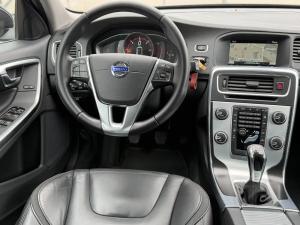 Zils Volvo V60 2016 Rīga, ar dzinēja tilpumu 2.00 L un nobraukumu 136 tūkst. km par 9990 €, foto 6 vietnē AUTOMOTO.COM.LV