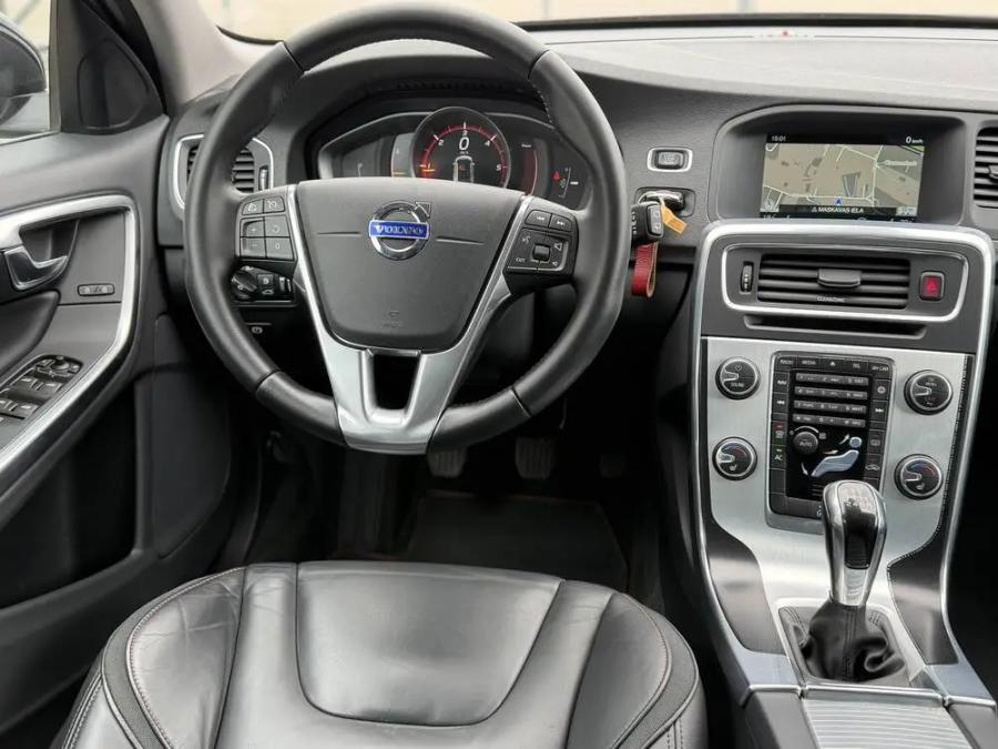 Zils Volvo V60 2016 Rīga, ar dzinēja tilpumu 2.00 L un nobraukumu 136 tūkst. km par 9990 €, foto 6 vietnē AUTOMOTO.COM.LV