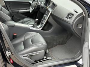 Zils Volvo V60 2016 Rīga, ar dzinēja tilpumu 2.00 L un nobraukumu 136 tūkst. km par 9990 €, foto 18 vietnē AUTOMOTO.COM.LV
