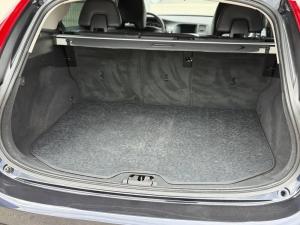 Zils Volvo V60 2016 Rīga, ar dzinēja tilpumu 2.00 L un nobraukumu 136 tūkst. km par 9990 €, foto 20 vietnē AUTOMOTO.COM.LV