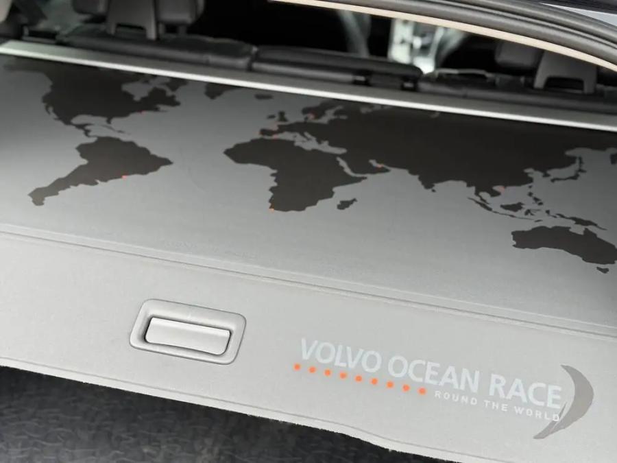 Zils Volvo V60 2016 Rīga, ar dzinēja tilpumu 2.00 L un nobraukumu 136 tūkst. km par 9990 €, foto 21 vietnē AUTOMOTO.COM.LV