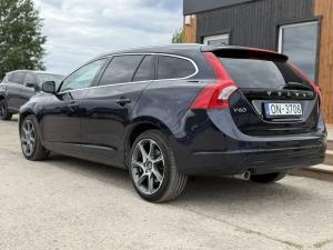 Zils Volvo V60 2016 Rīga, ar dzinēja tilpumu 2.00 L un nobraukumu 136 tūkst. km par 9990 €, foto 22 vietnē AUTOMOTO.COM.LV