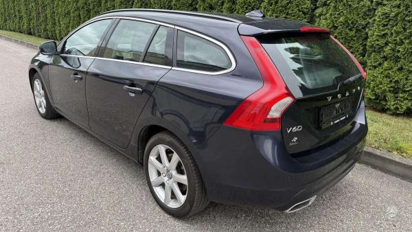 Blue Volvo V60 2016 in Kaunas, with an engine capacity of 1.97 L and mileage of 300 thousand km for 6800 €, photo 2 on AUTOMOTO.COM.LV