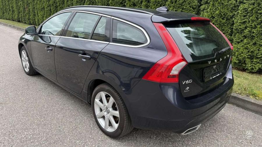 Zils Volvo V60 2016 Kauņa, ar dzinēja tilpumu 1.97 L un nobraukumu 300 tūkst. km par 6800 €, foto 3 vietnē AUTOMOTO.COM.LV