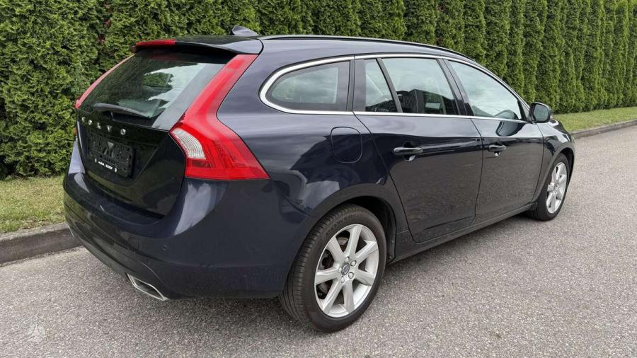 Zils Volvo V60 2016 Kauņa, ar dzinēja tilpumu 1.97 L un nobraukumu 300 tūkst. km par 6800 €, foto 5 vietnē AUTOMOTO.COM.LV