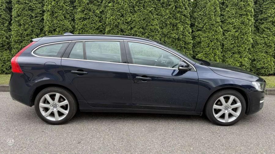 Zils Volvo V60 2016 Kauņa, ar dzinēja tilpumu 1.97 L un nobraukumu 300 tūkst. km par 6800 €, foto 6 vietnē AUTOMOTO.COM.LV