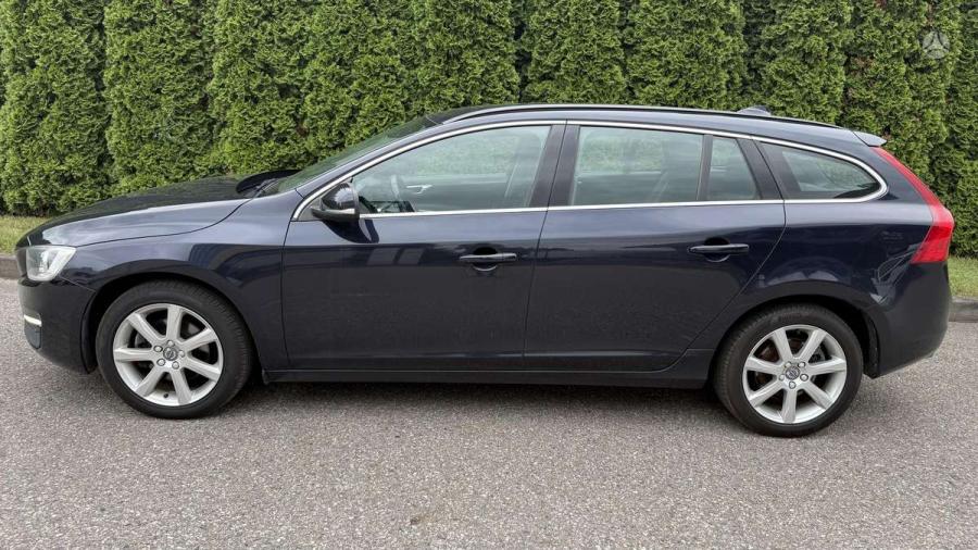 Zils Volvo V60 2016 Kauņa, ar dzinēja tilpumu 1.97 L un nobraukumu 300 tūkst. km par 6800 €, foto 7 vietnē AUTOMOTO.COM.LV