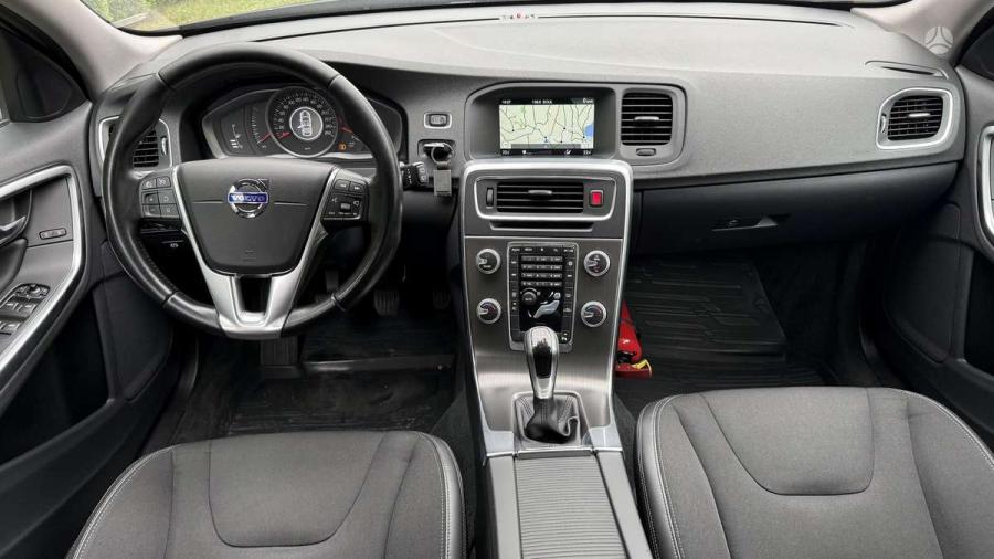Zils Volvo V60 2016 Kauņa, ar dzinēja tilpumu 1.97 L un nobraukumu 300 tūkst. km par 6800 €, foto 10 vietnē AUTOMOTO.COM.LV