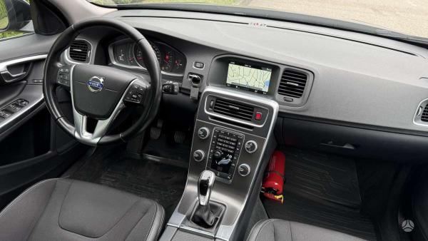 Blue Volvo V60 2016 in Kaunas, with an engine capacity of 1.97 L and mileage of 300 thousand km for 6800 €, photo 10 on AUTOMOTO.COM.LV