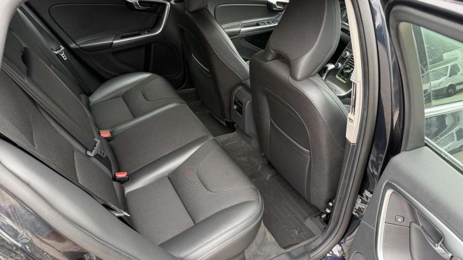 Zils Volvo V60 2016 Kauņa, ar dzinēja tilpumu 1.97 L un nobraukumu 300 tūkst. km par 6800 €, foto 17 vietnē AUTOMOTO.COM.LV
