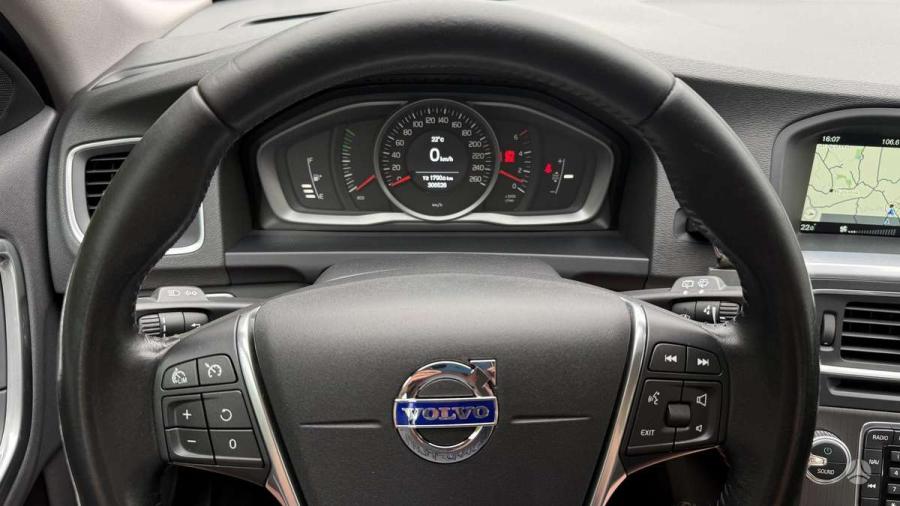 Zils Volvo V60 2016 Kauņa, ar dzinēja tilpumu 1.97 L un nobraukumu 300 tūkst. km par 6800 €, foto 19 vietnē AUTOMOTO.COM.LV