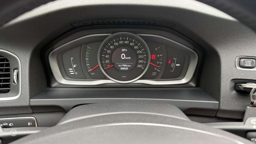 Zils Volvo V60 2016 Kauņa, ar dzinēja tilpumu 1.97 L un nobraukumu 300 tūkst. km par 6800 €, foto 20 vietnē AUTOMOTO.COM.LV
