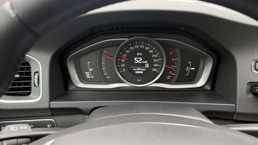 Zils Volvo V60 2016 Kauņa, ar dzinēja tilpumu 1.97 L un nobraukumu 300 tūkst. km par 6800 €, foto 22 vietnē AUTOMOTO.COM.LV
