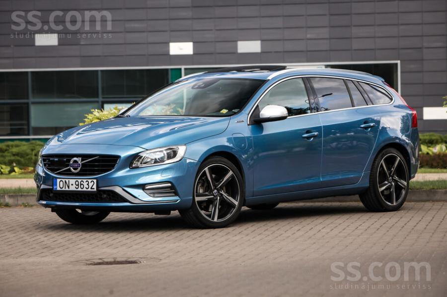 Blue Volvo V60 2016 in Riga, with an engine capacity of 2.40 L and mileage of 263 thousand km for 13500 €, photo 5 on AUTOMOTO.COM.LV