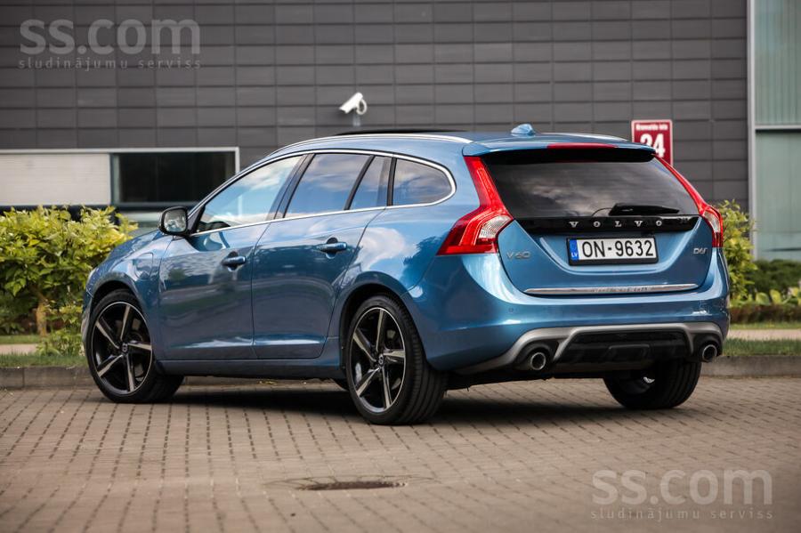 Blue Volvo V60 2016 in Riga, with an engine capacity of 2.40 L and mileage of 263 thousand km for 13500 €, photo 9 on AUTOMOTO.COM.LV