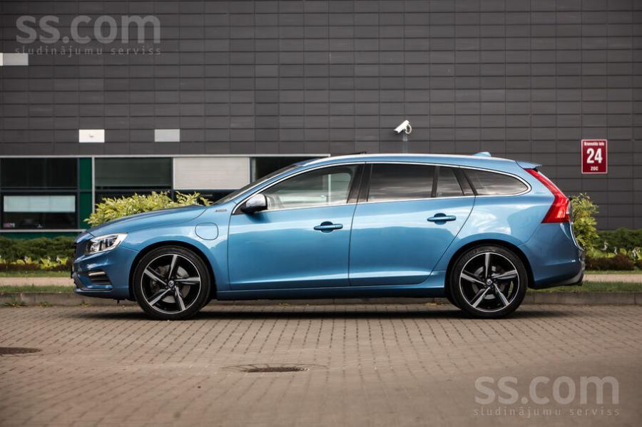 Blue Volvo V60 2016 in Riga, with an engine capacity of 2.40 L and mileage of 263 thousand km for 13500 €, photo 11 on AUTOMOTO.COM.LV