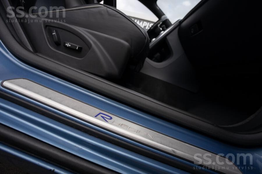 Blue Volvo V60 2016 in Riga, with an engine capacity of 2.40 L and mileage of 263 thousand km for 13500 €, photo 17 on AUTOMOTO.COM.LV